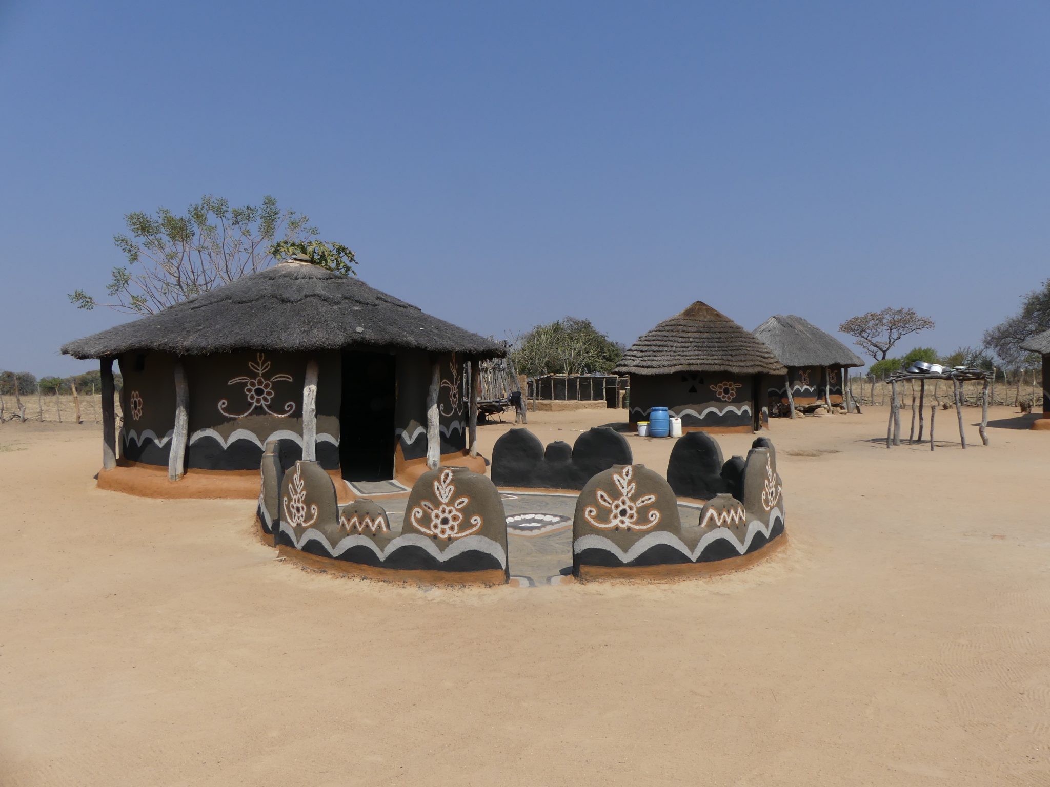 My Beautiful Home: Matopos Huts - NZiRA.